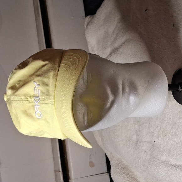 Oakley | Accessories | Oakley Frogskins Yellow Baseball Hat Obe Size ...